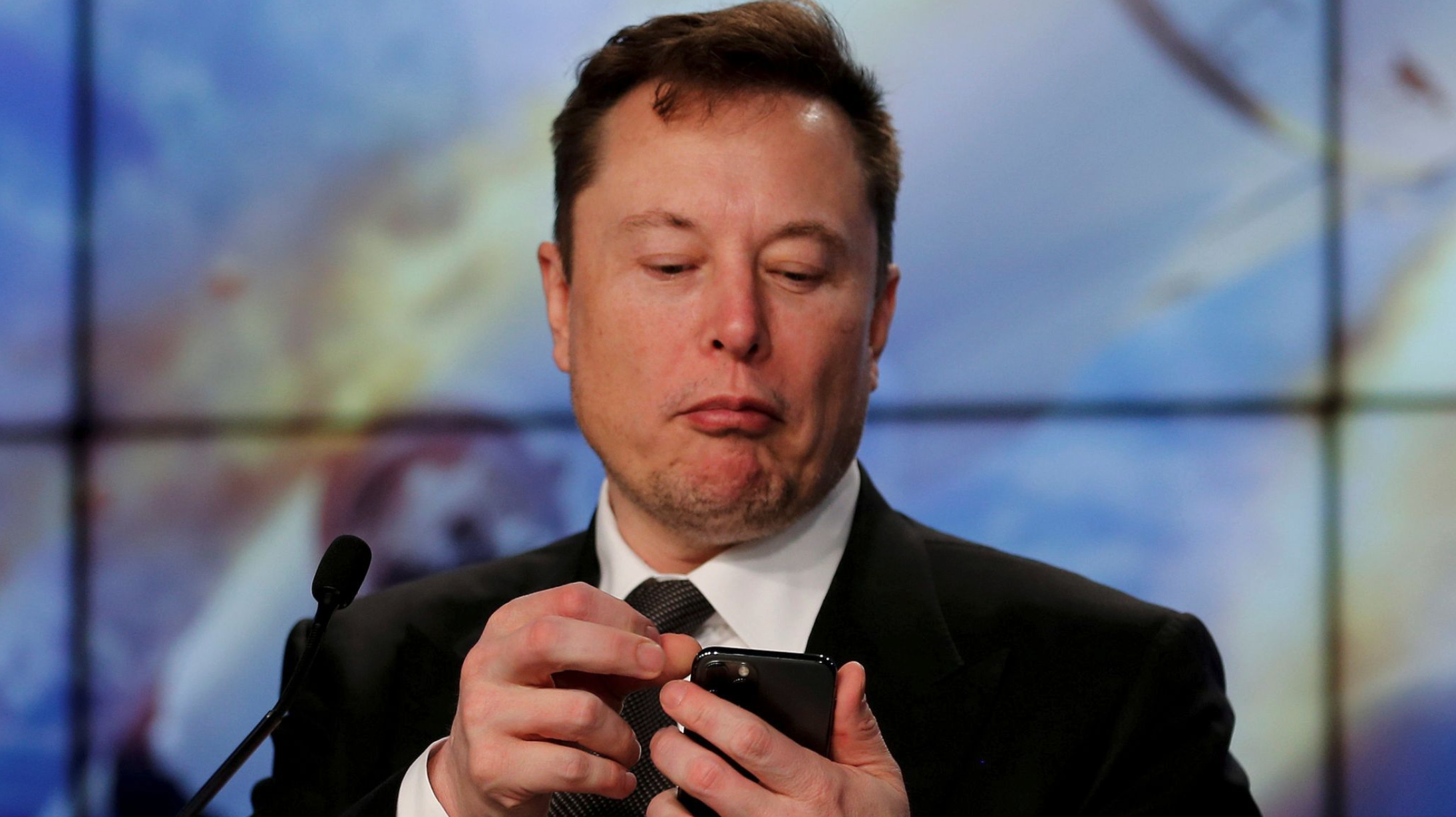 Elon_Musk-phone | New American Journal